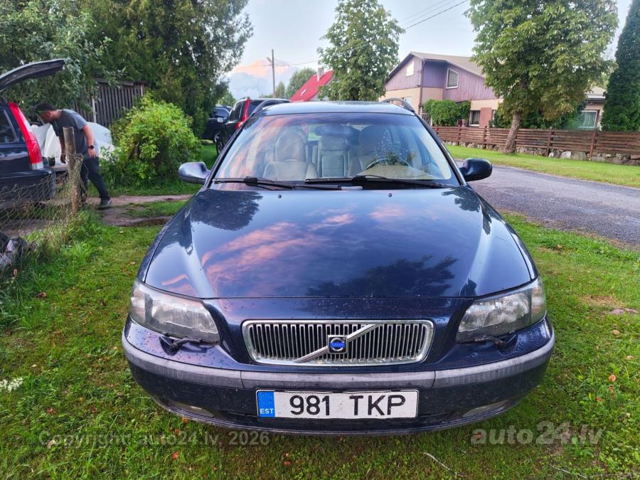 Zils Volvo V70 2003 Viljandi, ar dzinēja tilpumu 2.50 L un nobraukumu 332 tūkst. km par 2000 €, foto 3 vietnē AUTOMOTO.COM.LV