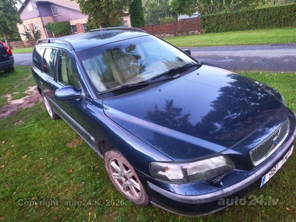 Blue Volvo V70 2003 in Viljandi, with an engine capacity of 2.50 L and mileage of 332 thousand km for 2000 €, photo 3 on AUTOMOTO.COM.LV