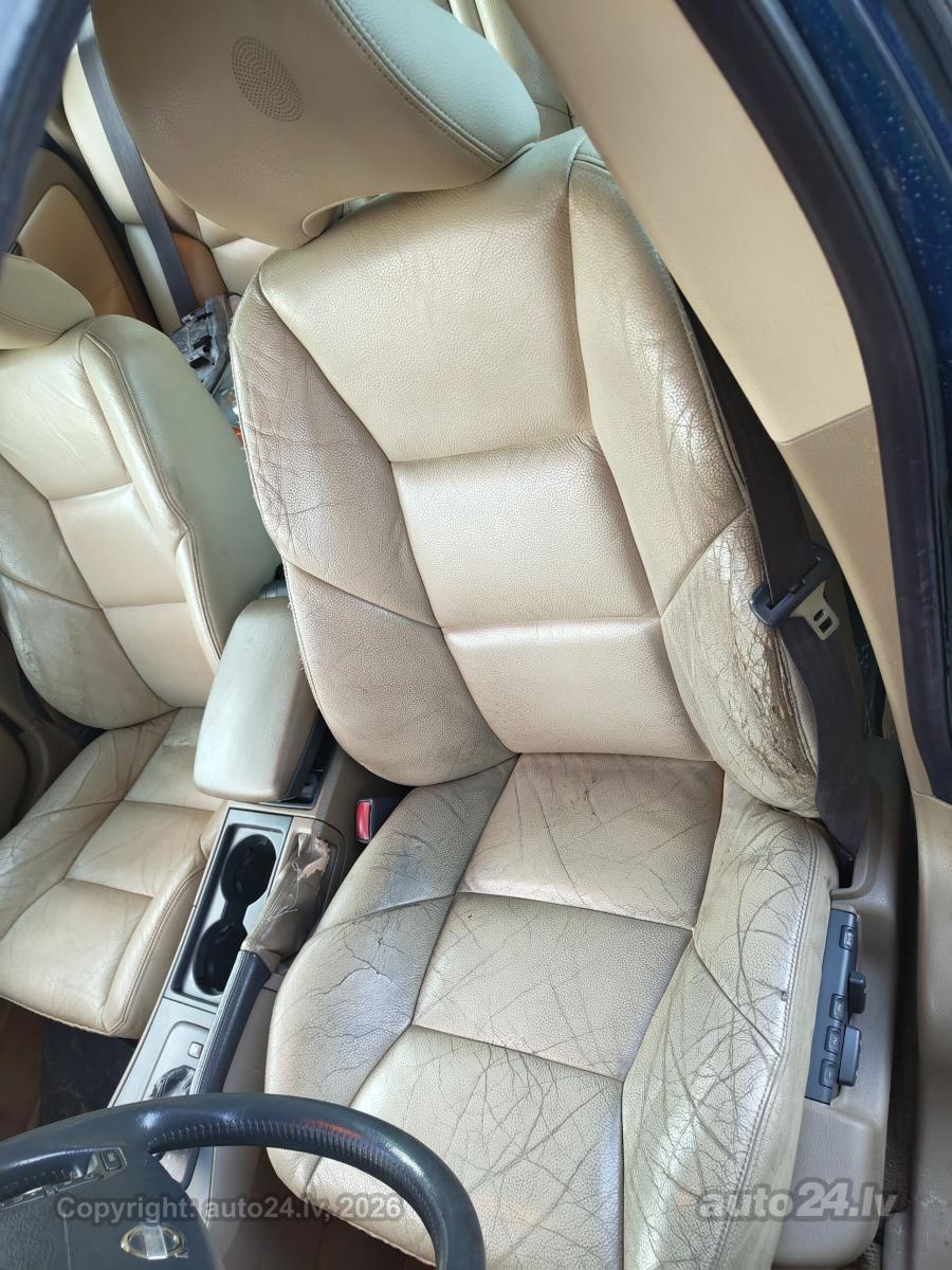 Zils Volvo V70 2003 Viljandi, ar dzinēja tilpumu 2.50 L un nobraukumu 332 tūkst. km par 2000 €, foto 6 vietnē AUTOMOTO.COM.LV