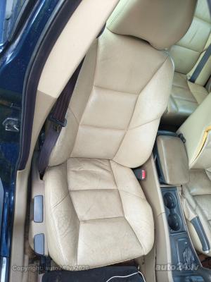 Zils Volvo V70 2003 Viljandi, ar dzinēja tilpumu 2.50 L un nobraukumu 332 tūkst. km par 2000 €, foto 7 vietnē AUTOMOTO.COM.LV