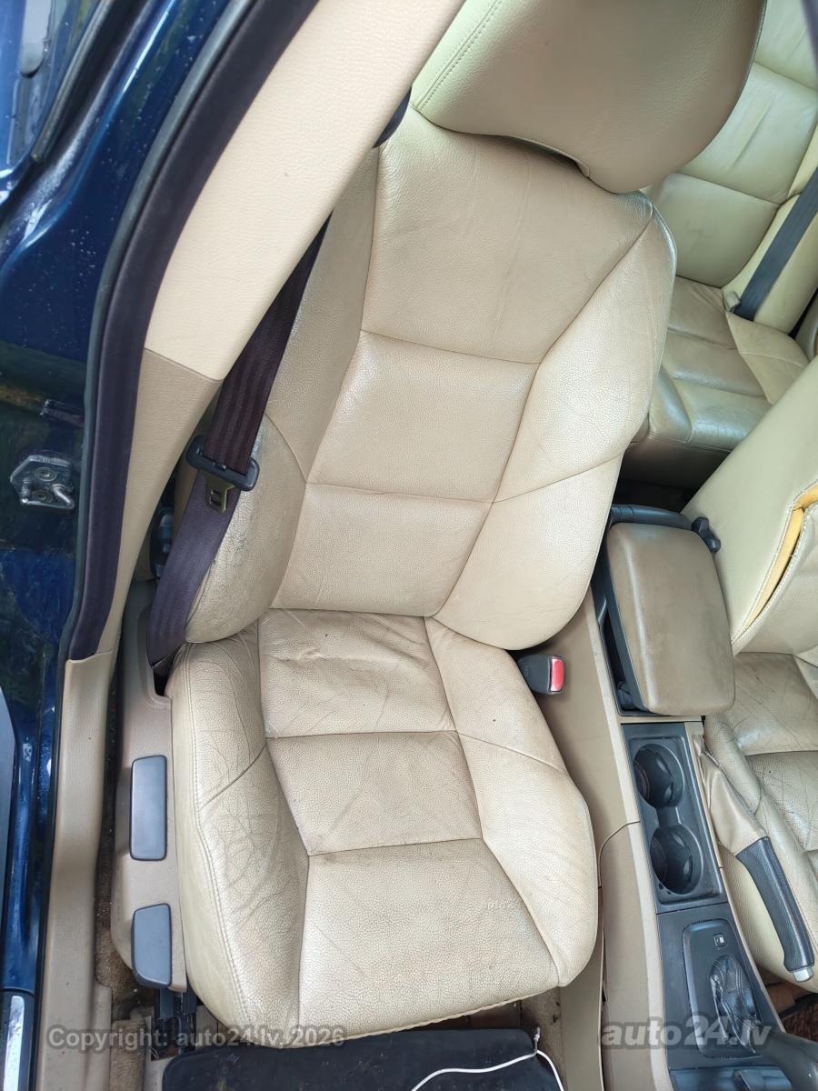 Zils Volvo V70 2003 Viljandi, ar dzinēja tilpumu 2.50 L un nobraukumu 332 tūkst. km par 2000 €, foto 7 vietnē AUTOMOTO.COM.LV
