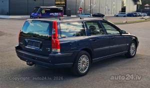 Zils Volvo V70 2003 Paide, ar dzinēja tilpumu 2.40 L un nobraukumu 286 tūkst. km par 3950 €, foto 6 vietnē AUTOMOTO.COM.LV