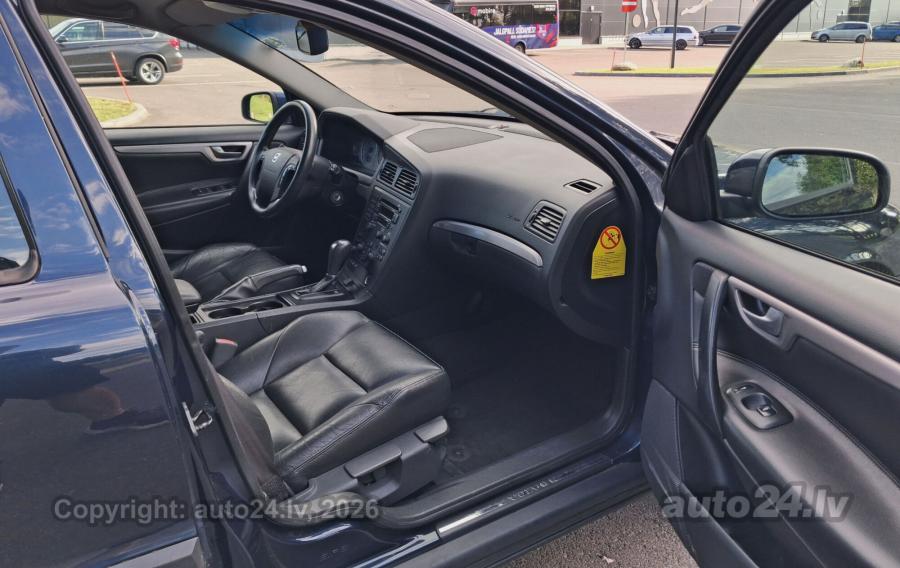 Zils Volvo V70 2003 Paide, ar dzinēja tilpumu 2.40 L un nobraukumu 286 tūkst. km par 3950 €, foto 9 vietnē AUTOMOTO.COM.LV