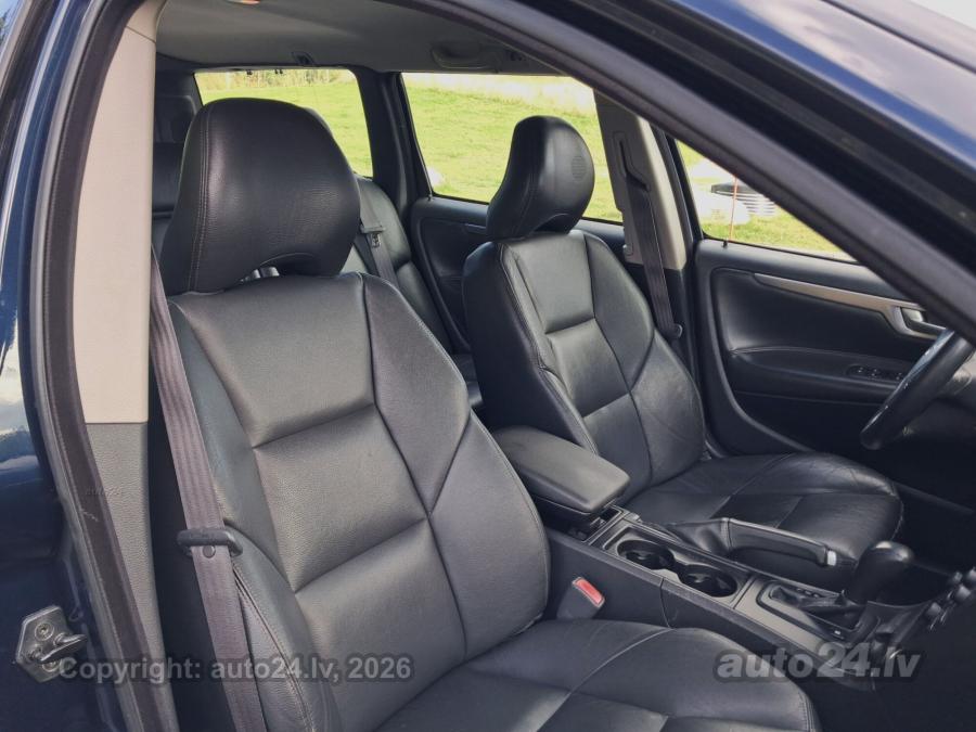 Zils Volvo V70 2003 Paide, ar dzinēja tilpumu 2.40 L un nobraukumu 286 tūkst. km par 3950 €, foto 11 vietnē AUTOMOTO.COM.LV
