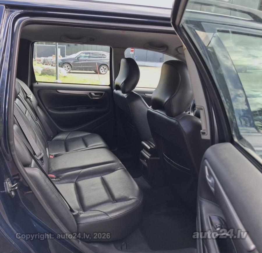 Zils Volvo V70 2003 Paide, ar dzinēja tilpumu 2.40 L un nobraukumu 286 tūkst. km par 3950 €, foto 12 vietnē AUTOMOTO.COM.LV