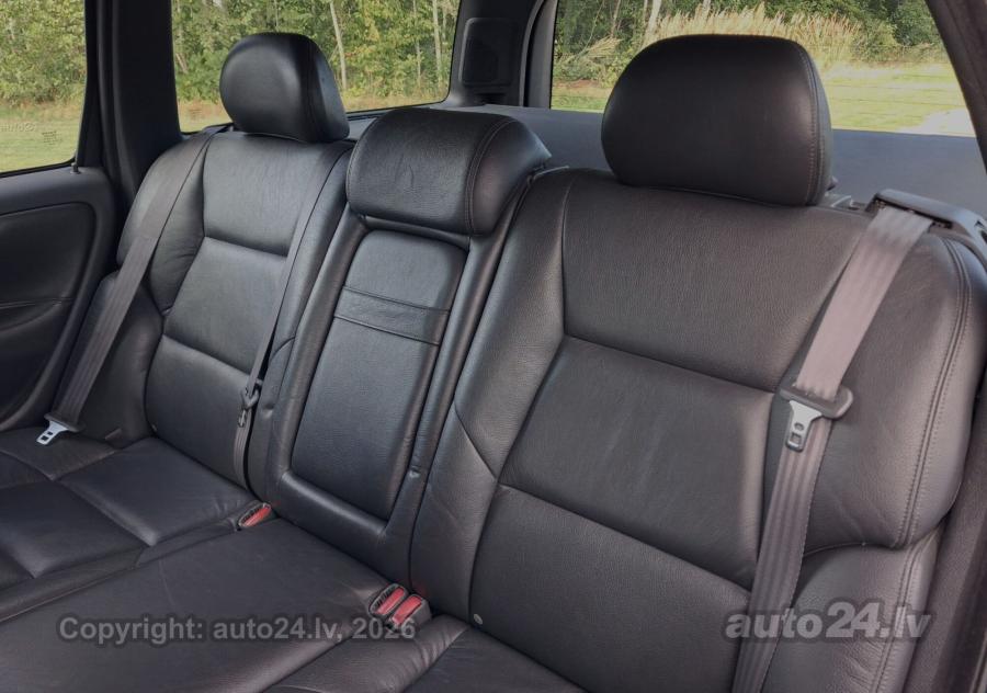 Zils Volvo V70 2003 Paide, ar dzinēja tilpumu 2.40 L un nobraukumu 286 tūkst. km par 3950 €, foto 13 vietnē AUTOMOTO.COM.LV