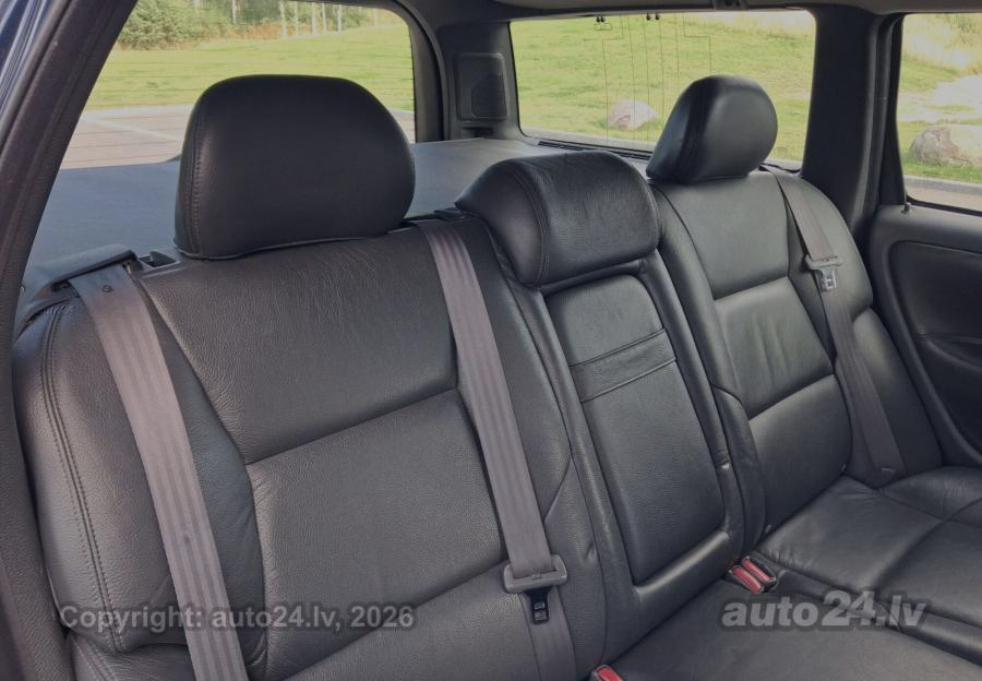 Zils Volvo V70 2003 Paide, ar dzinēja tilpumu 2.40 L un nobraukumu 286 tūkst. km par 3950 €, foto 14 vietnē AUTOMOTO.COM.LV