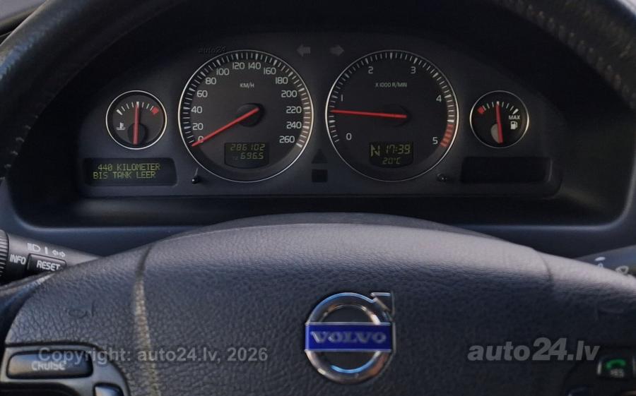 Zils Volvo V70 2003 Paide, ar dzinēja tilpumu 2.40 L un nobraukumu 286 tūkst. km par 3950 €, foto 16 vietnē AUTOMOTO.COM.LV