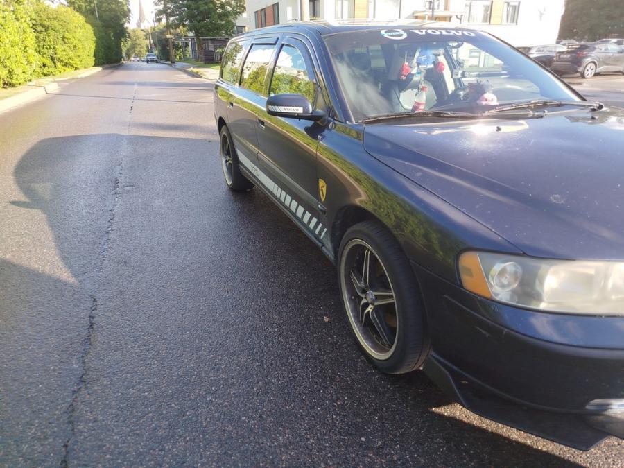 Zils Volvo V70 2003 Paldiski, ar dzinēja tilpumu 2.40 L un nobraukumu 475 tūkst. km par 2000 €, foto 11 vietnē AUTOMOTO.COM.LV
