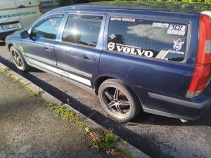 Zils Volvo V70 2003 Paldiski, ar dzinēja tilpumu 2.40 L un nobraukumu 475 tūkst. km par 2000 €, foto 12 vietnē AUTOMOTO.COM.LV