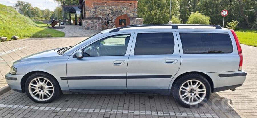 Zils Volvo V70 2003 Rēzekne, ar dzinēja tilpumu 2.40 L un nobraukumu 552 tūkst. km par 750 €, foto 4 vietnē AUTOMOTO.COM.LV