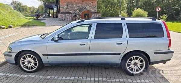 Zils Volvo V70 2003 Rēzekne, ar dzinēja tilpumu 2.40 L un nobraukumu 552 tūkst. km par 750 €, foto 4 vietnē AUTOMOTO.COM.LV