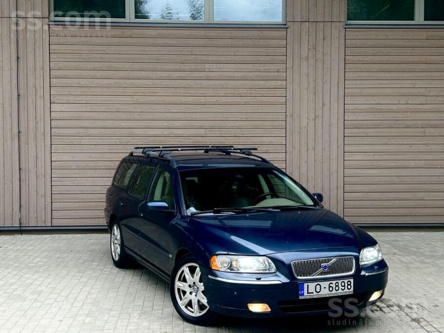 Zils Volvo V70 2004 Jelgava, ar dzinēja tilpumu 2.40 L un nobraukumu 325 tūkst. km par 2490 €, foto 1 vietnē AUTOMOTO.COM.LV