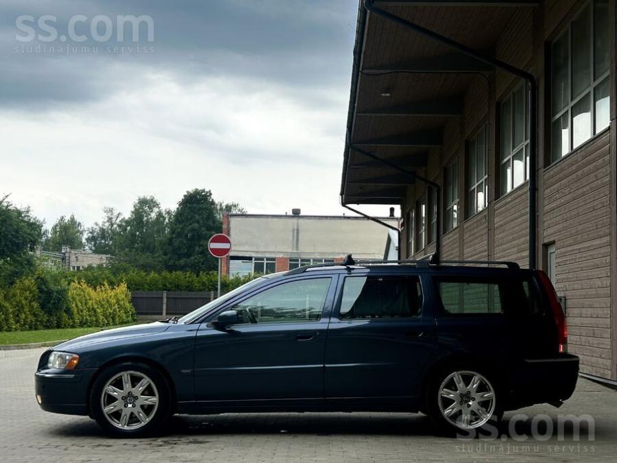 Zils Volvo V70 2004 Jelgava, ar dzinēja tilpumu 2.40 L un nobraukumu 325 tūkst. km par 2490 €, foto 4 vietnē AUTOMOTO.COM.LV
