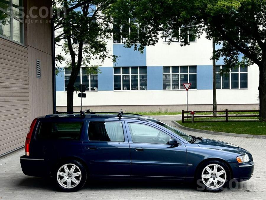 Zils Volvo V70 2004 Jelgava, ar dzinēja tilpumu 2.40 L un nobraukumu 325 tūkst. km par 2490 €, foto 6 vietnē AUTOMOTO.COM.LV