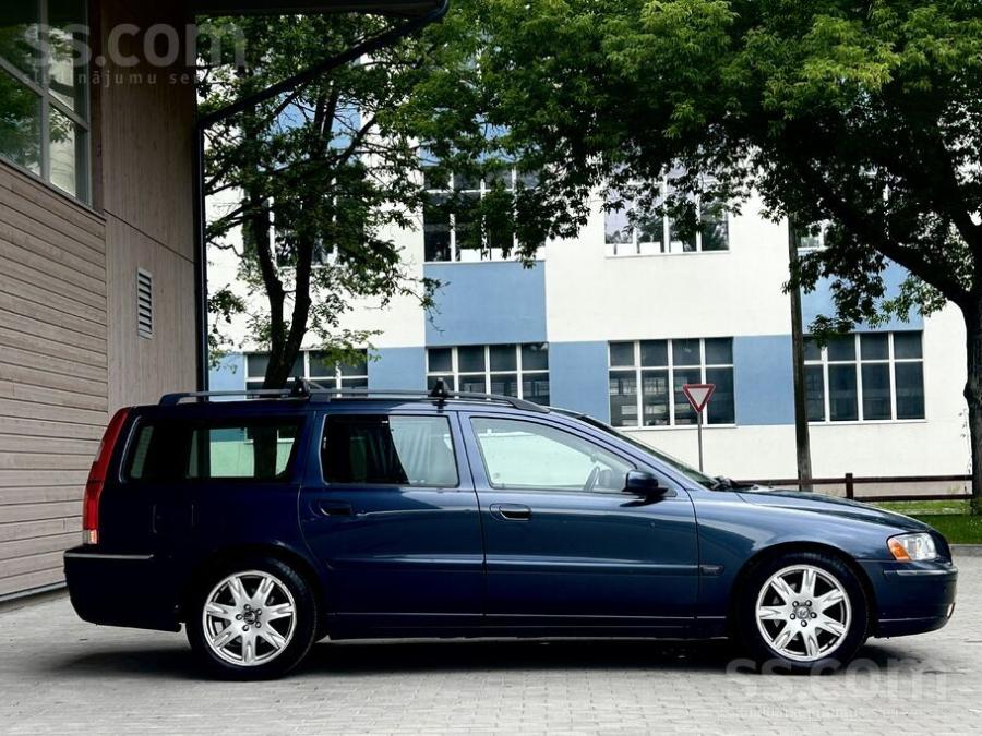 Zils Volvo V70 2004 Jelgava, ar dzinēja tilpumu 2.40 L un nobraukumu 325 tūkst. km par 2490 €, foto 7 vietnē AUTOMOTO.COM.LV