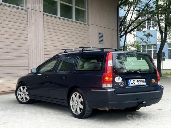 Zils Volvo V70 2004 Jelgava, ar dzinēja tilpumu 2.40 L un nobraukumu 325 tūkst. km par 2490 €, foto 8 vietnē AUTOMOTO.COM.LV