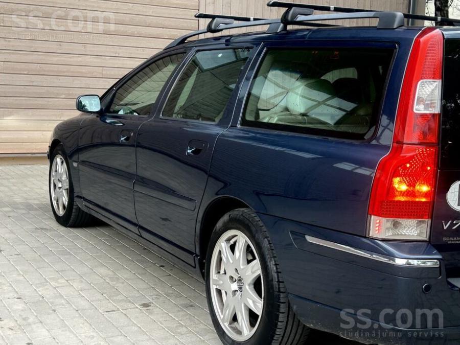 Zils Volvo V70 2004 Jelgava, ar dzinēja tilpumu 2.40 L un nobraukumu 325 tūkst. km par 2490 €, foto 11 vietnē AUTOMOTO.COM.LV