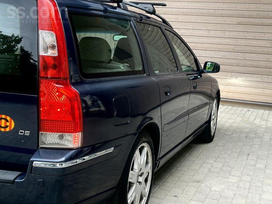 Zils Volvo V70 2004 Jelgava, ar dzinēja tilpumu 2.40 L un nobraukumu 325 tūkst. km par 2490 €, foto 12 vietnē AUTOMOTO.COM.LV