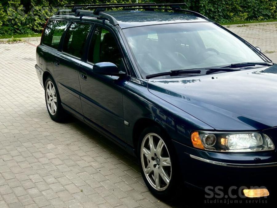 Zils Volvo V70 2004 Jelgava, ar dzinēja tilpumu 2.40 L un nobraukumu 325 tūkst. km par 2490 €, foto 13 vietnē AUTOMOTO.COM.LV