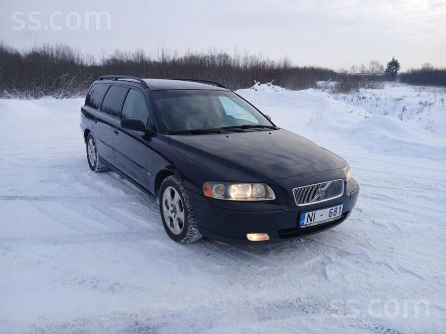 Zils Volvo V70 2004 Gulbene, ar dzinēja tilpumu 2.40 L un nobraukumu 411 tūkst. km par 1995 €, foto 5 vietnē AUTOMOTO.COM.LV