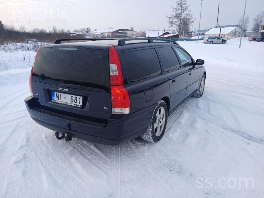 Zils Volvo V70 2004 Gulbene, ar dzinēja tilpumu 2.40 L un nobraukumu 411 tūkst. km par 1995 €, foto 6 vietnē AUTOMOTO.COM.LV