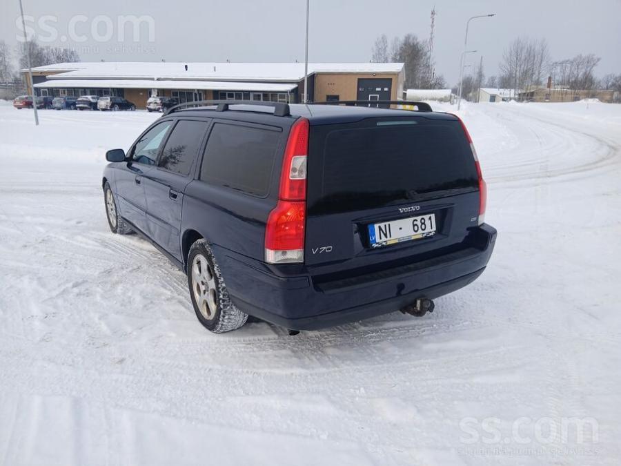 Zils Volvo V70 2004 Gulbene, ar dzinēja tilpumu 2.40 L un nobraukumu 411 tūkst. km par 1995 €, foto 8 vietnē AUTOMOTO.COM.LV