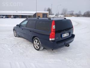 Zils Volvo V70 2004 Gulbene, ar dzinēja tilpumu 2.40 L un nobraukumu 411 tūkst. km par 1995 €, foto 9 vietnē AUTOMOTO.COM.LV