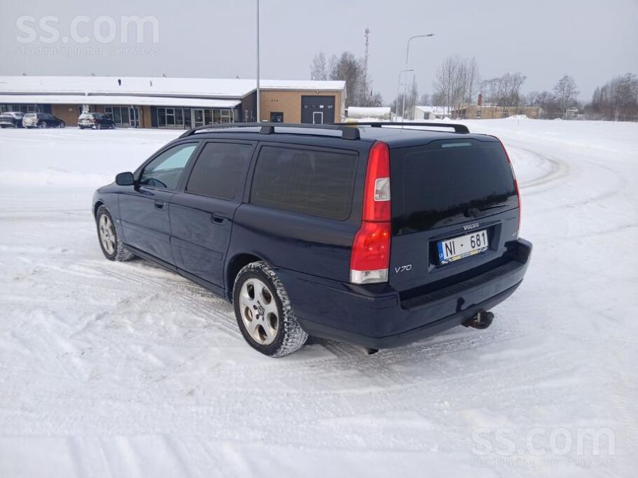 Zils Volvo V70 2004 Gulbene, ar dzinēja tilpumu 2.40 L un nobraukumu 411 tūkst. km par 1995 €, foto 9 vietnē AUTOMOTO.COM.LV