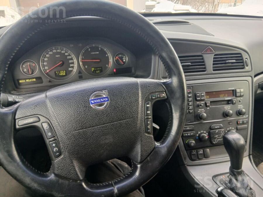 Zils Volvo V70 2004 Gulbene, ar dzinēja tilpumu 2.40 L un nobraukumu 411 tūkst. km par 1995 €, foto 15 vietnē AUTOMOTO.COM.LV
