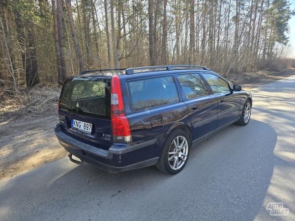 Zils Volvo V70 2004 Radviliškis, ar dzinēja tilpumu 2.40 L un nobraukumu 351 tūkst. km par 1150 €, foto 3 vietnē AUTOMOTO.COM.LV