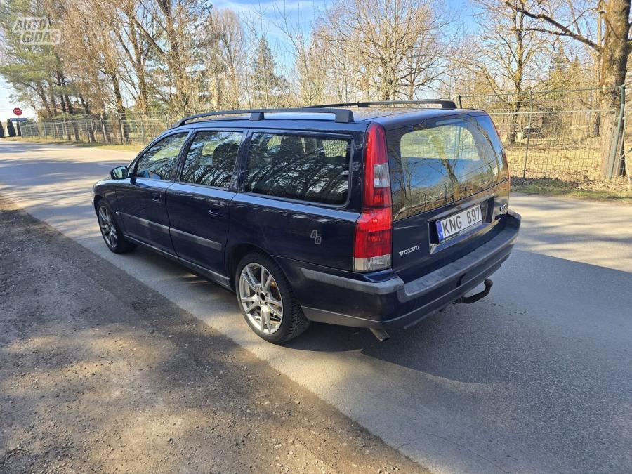 Blue Volvo V70 2004 in Radviliskis, with an engine capacity of 2.40 L and mileage of 351 thousand km for 1150 €, photo 5 on AUTOMOTO.COM.LV