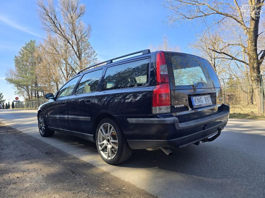Blue Volvo V70 2004 in Radviliskis, with an engine capacity of 2.40 L and mileage of 351 thousand km for 1150 €, photo 9 on AUTOMOTO.COM.LV