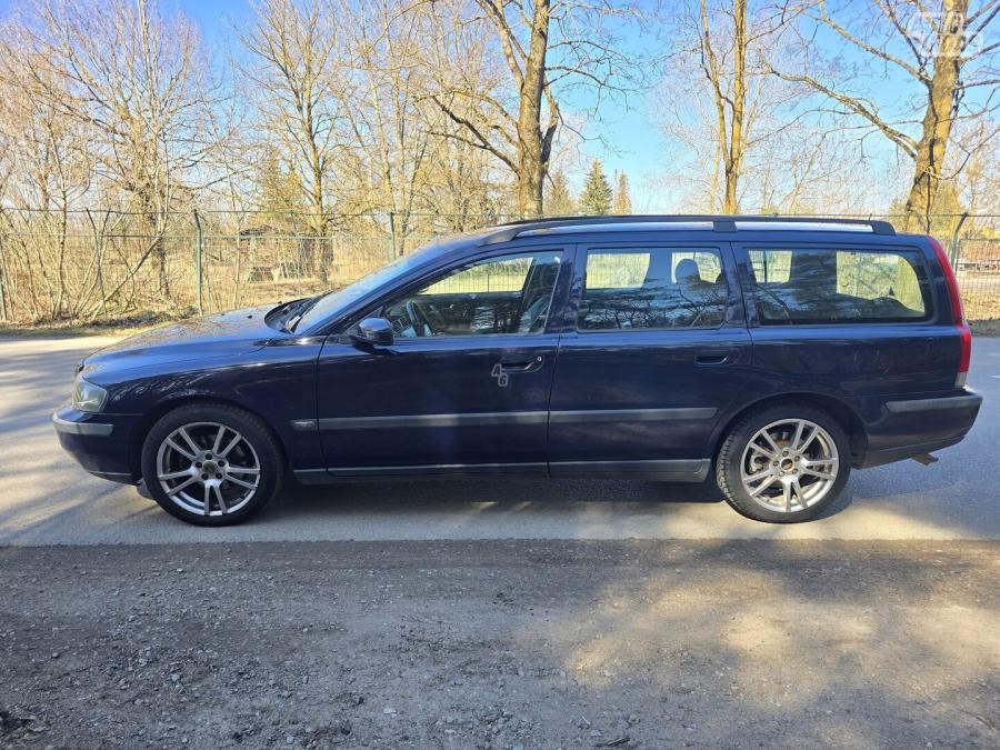 Blue Volvo V70 2004 in Radviliskis, with an engine capacity of 2.40 L and mileage of 351 thousand km for 1150 €, photo 13 on AUTOMOTO.COM.LV