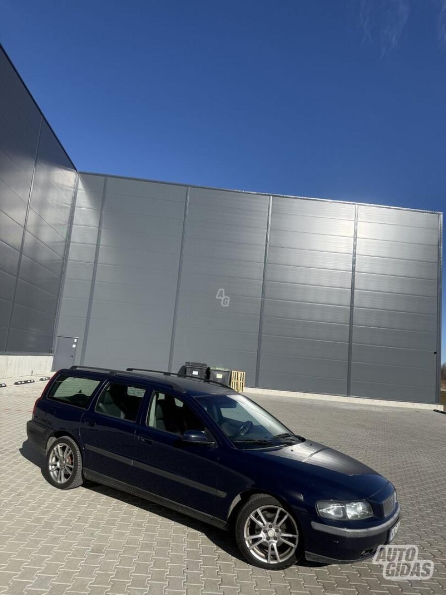 Zils Volvo V70 2004 Šauļi, ar dzinēja tilpumu 2.40 L un nobraukumu 330 tūkst. km par 1450 €, foto 1 vietnē AUTOMOTO.COM.LV