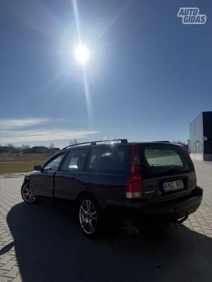 Zils Volvo V70 2004 Šauļi, ar dzinēja tilpumu 2.40 L un nobraukumu 330 tūkst. km par 1450 €, foto 4 vietnē AUTOMOTO.COM.LV