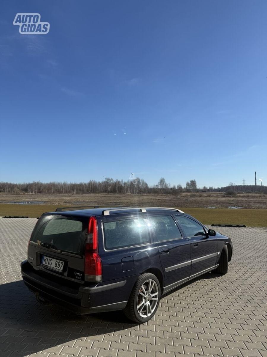 Zils Volvo V70 2004 Šauļi, ar dzinēja tilpumu 2.40 L un nobraukumu 330 tūkst. km par 1450 €, foto 5 vietnē AUTOMOTO.COM.LV