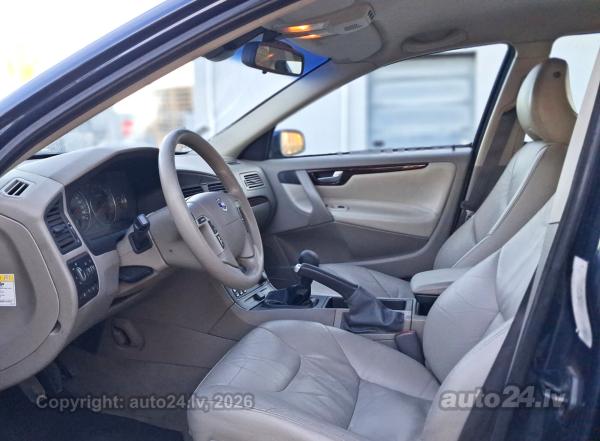 Синий Вольво В70 2004 в Пайде, объемом двигателя 2.40 л и пробегом 326 тыс. км за 3150 €, фото 5 на AUTOMOTO.COM.LV