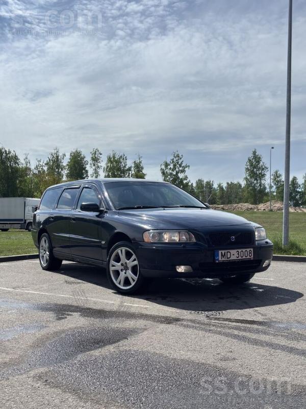 Blue Volvo V70 2004 in Riga, with an engine capacity of 2.40 L and mileage of 352 thousand km for 1600 €, photo 1 on AUTOMOTO.COM.LV