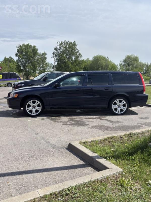 Blue Volvo V70 2004 in Riga, with an engine capacity of 2.40 L and mileage of 352 thousand km for 1600 €, photo 4 on AUTOMOTO.COM.LV