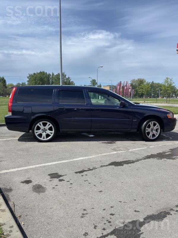Blue Volvo V70 2004 in Riga, with an engine capacity of 2.40 L and mileage of 352 thousand km for 1600 €, photo 8 on AUTOMOTO.COM.LV