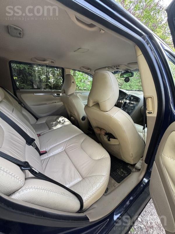 Blue Volvo V70 2004 in Riga, with an engine capacity of 2.40 L and mileage of 352 thousand km for 1600 €, photo 10 on AUTOMOTO.COM.LV