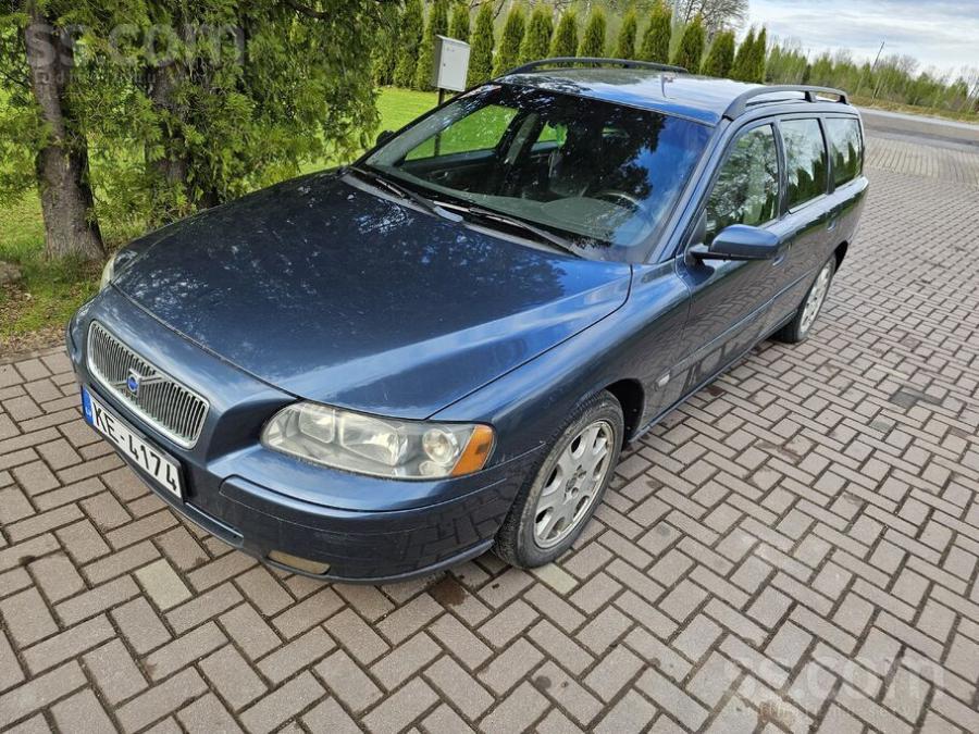 Синий Вольво В70 2004 в Цесис, объемом двигателя 2.40 л и пробегом 417 тыс. км за 1200 €, фото 1 на AUTOMOTO.COM.LV