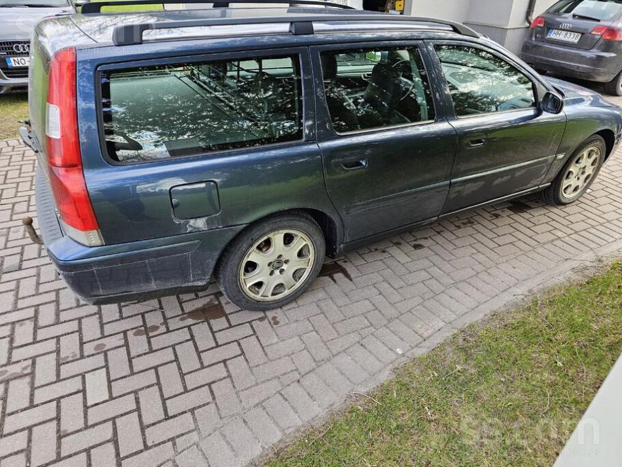 Синий Вольво В70 2004 в Цесис, объемом двигателя 2.40 л и пробегом 417 тыс. км за 1200 €, фото 6 на AUTOMOTO.COM.LV