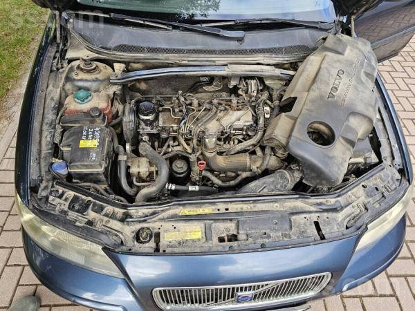 Blue Volvo V70 2004 in Cesis, with an engine capacity of 2.40 L and mileage of 417 thousand km for 1200 €, photo 9 on AUTOMOTO.COM.LV