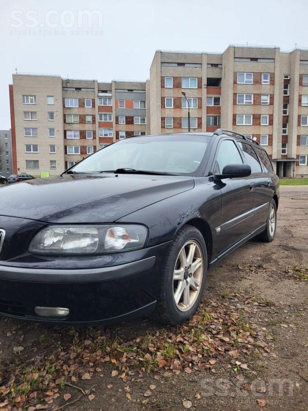 Синий Вольво В70 2004 в Резекне, объемом двигателя 2.40 л и пробегом 378 тыс. км за 800 €, фото 4 на AUTOMOTO.COM.LV