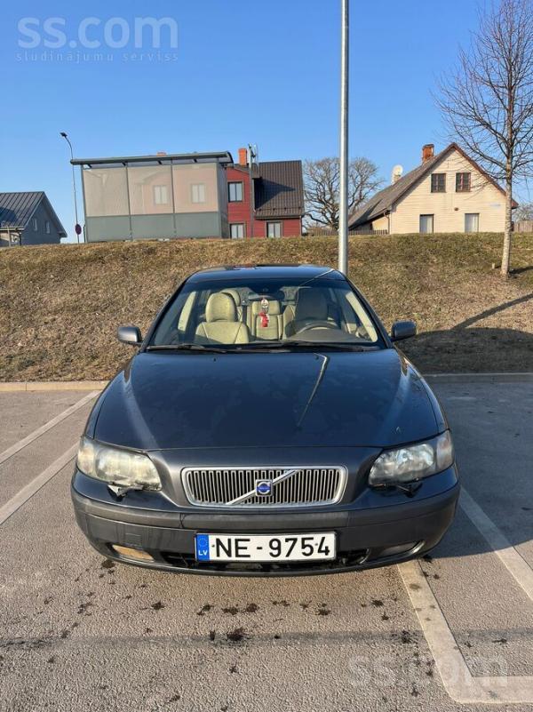 Blue Volvo V70 2004 in Tukums, with an engine capacity of 2.40 L and mileage of 0 thousand km for 1900 €, photo 2 on AUTOMOTO.COM.LV