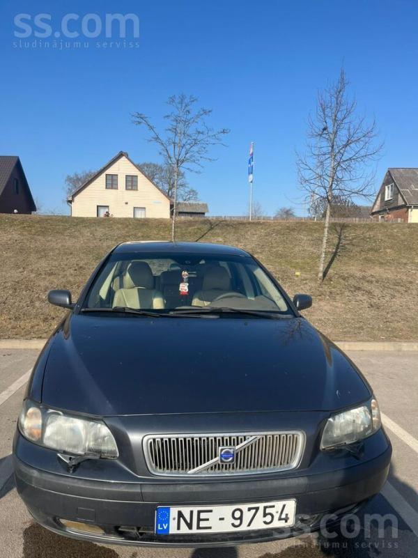 Blue Volvo V70 2004 in Tukums, with an engine capacity of 2.40 L and mileage of 0 thousand km for 1900 €, photo 7 on AUTOMOTO.COM.LV
