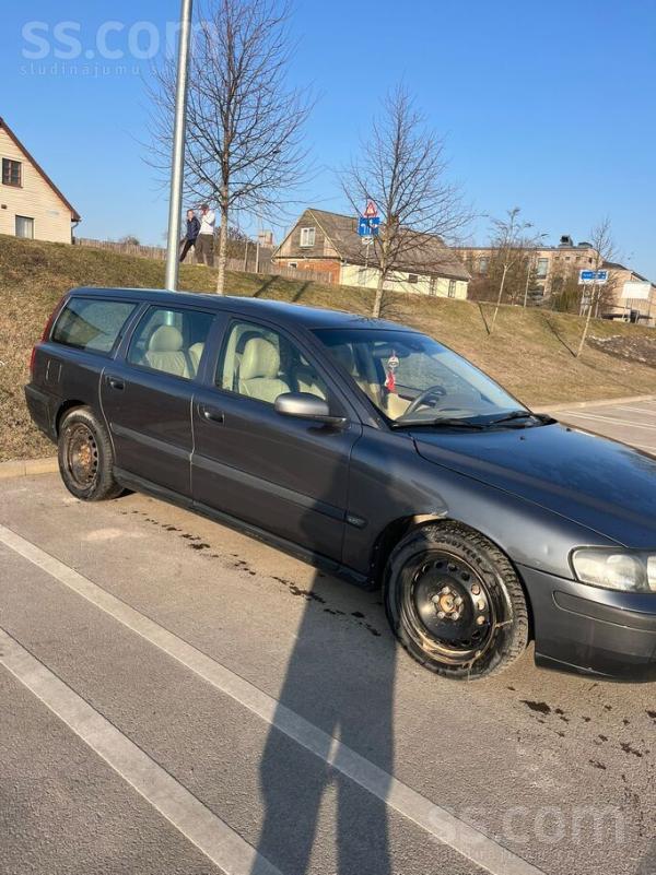 Синий Вольво В70 2004 в Тукумс, объемом двигателя 2.40 л и пробегом 0 тыс. км за 1900 €, фото 3 на AUTOMOTO.COM.LV