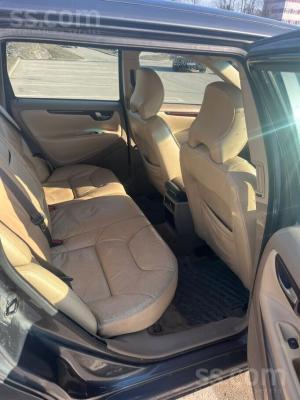 Blue Volvo V70 2004 in Tukums, with an engine capacity of 2.40 L and mileage of 0 thousand km for 1900 €, photo 9 on AUTOMOTO.COM.LV